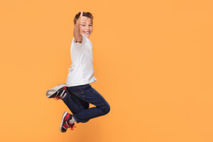 Scaffold Parenting: Raising Resilient, Self-Reliant, and Secure Kids in ...